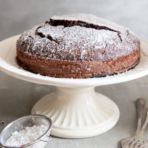 Simple Chocolate Water Cake - Breads and Sweets